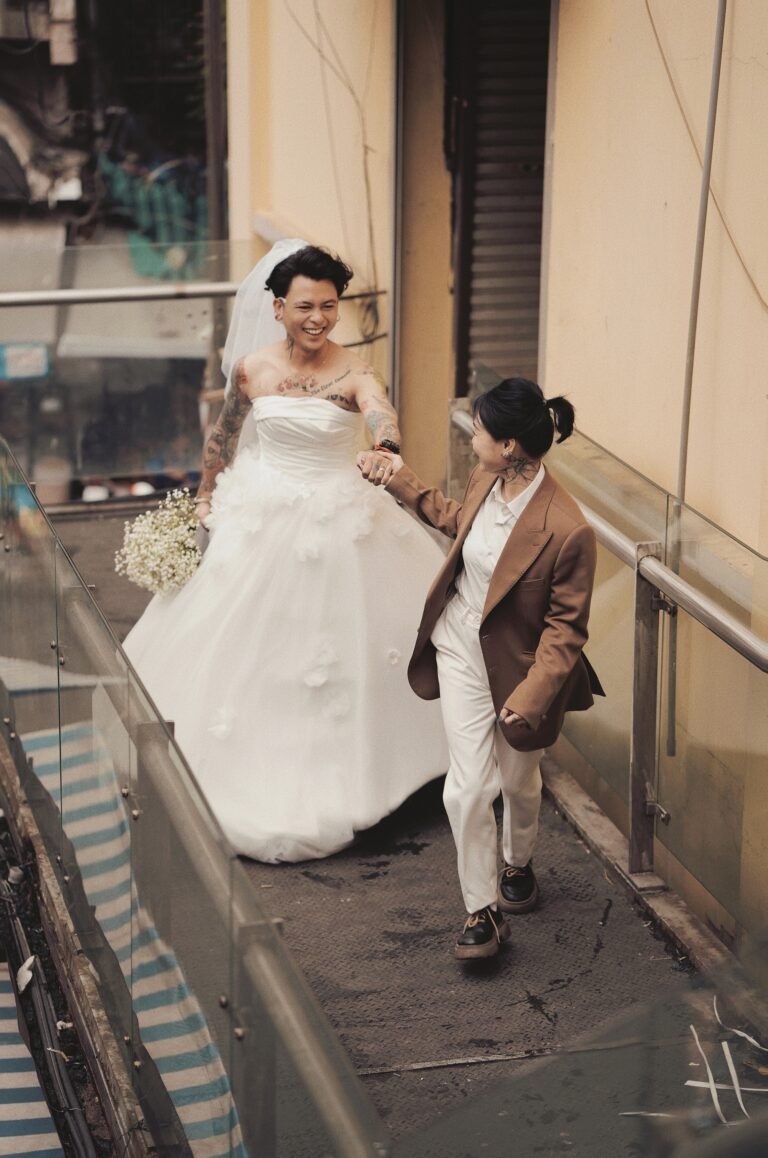 Unusual wedding photos: The groom wears a dress, and the bride wears a ...